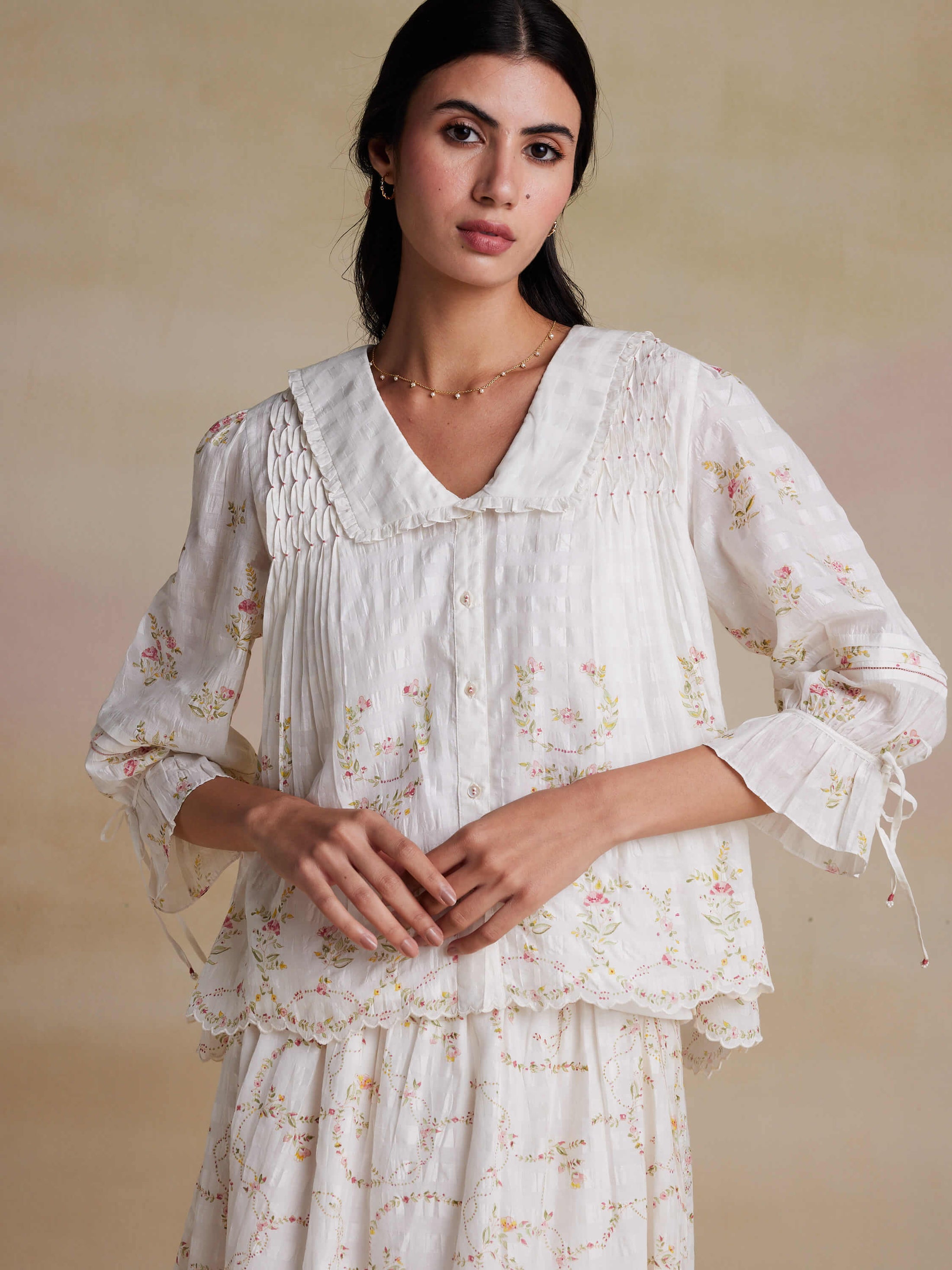 Spring Antiquity Blouse: Vintage-Inspired Ruffle Collar Top