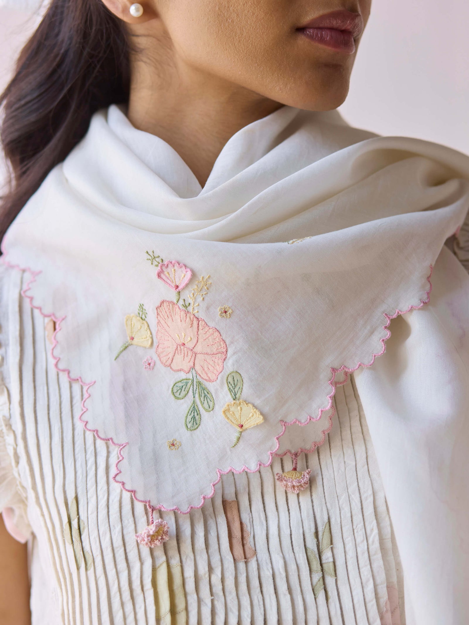 Buy Designer Stoles & Scarves | BunaStudio